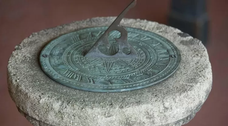 The Invention and Evolution of Sundials - The Horology Lab